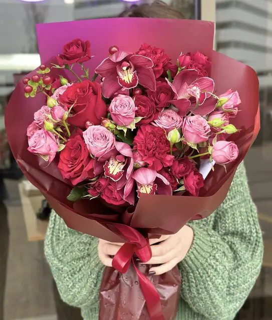 Red Flower Bouquets: The Power Of Passion And Elegance In Floral Design ...