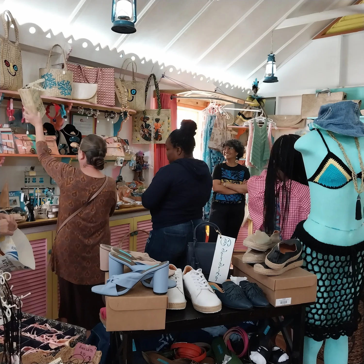 STRAW — CREATIVE NASSAU - Bahamas to the world from the inside out