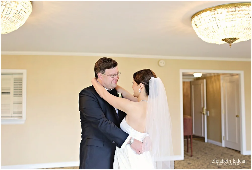 A First Look on Your Wedding Day