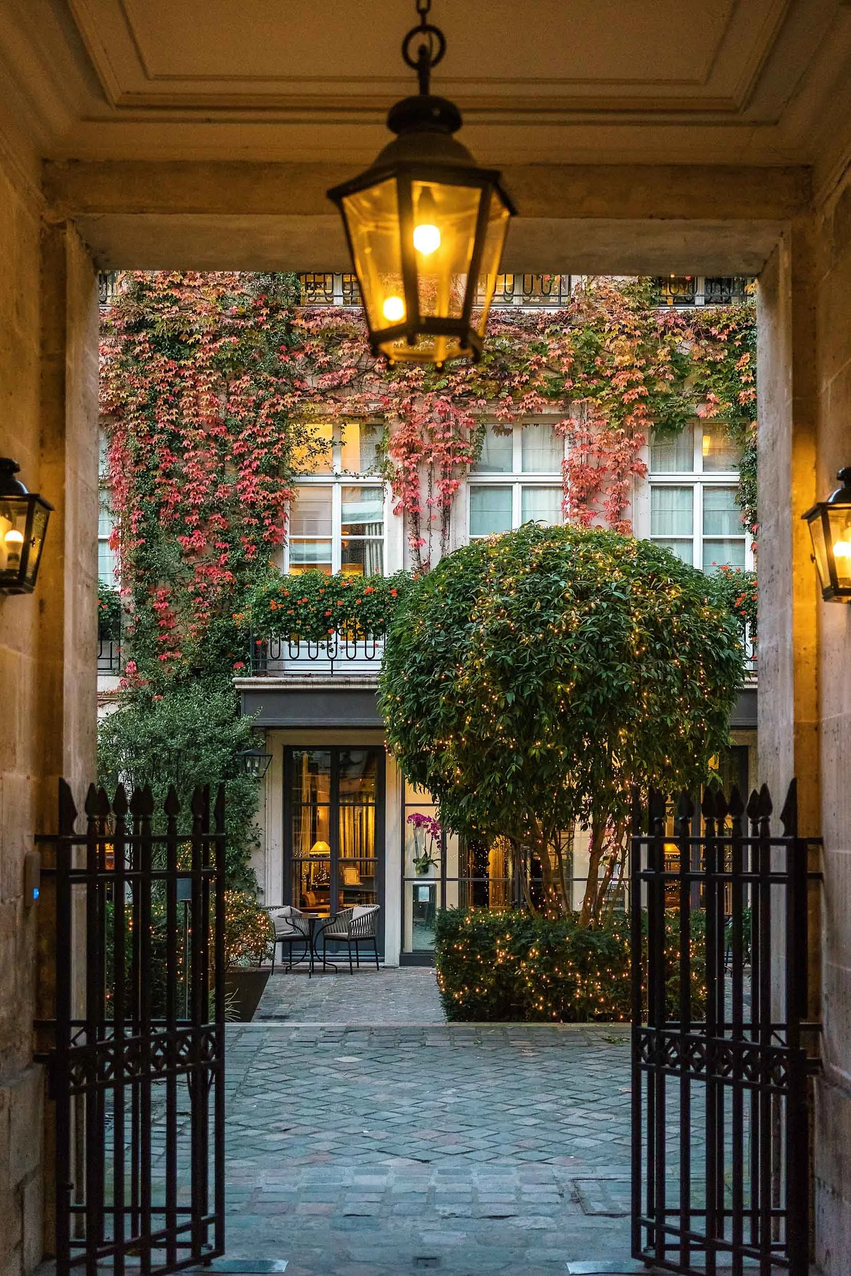 Best Hotel Le Marais Paris: Le Pavillon de la Reine — ckanani
