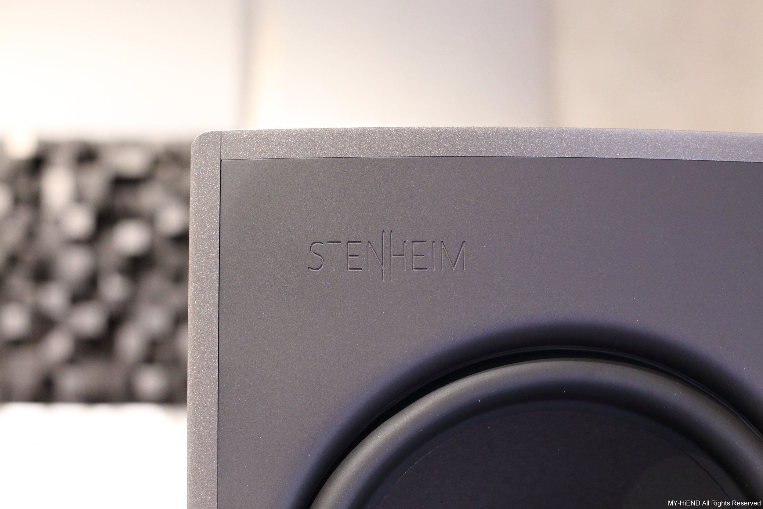 reference ultime three — Stenheim