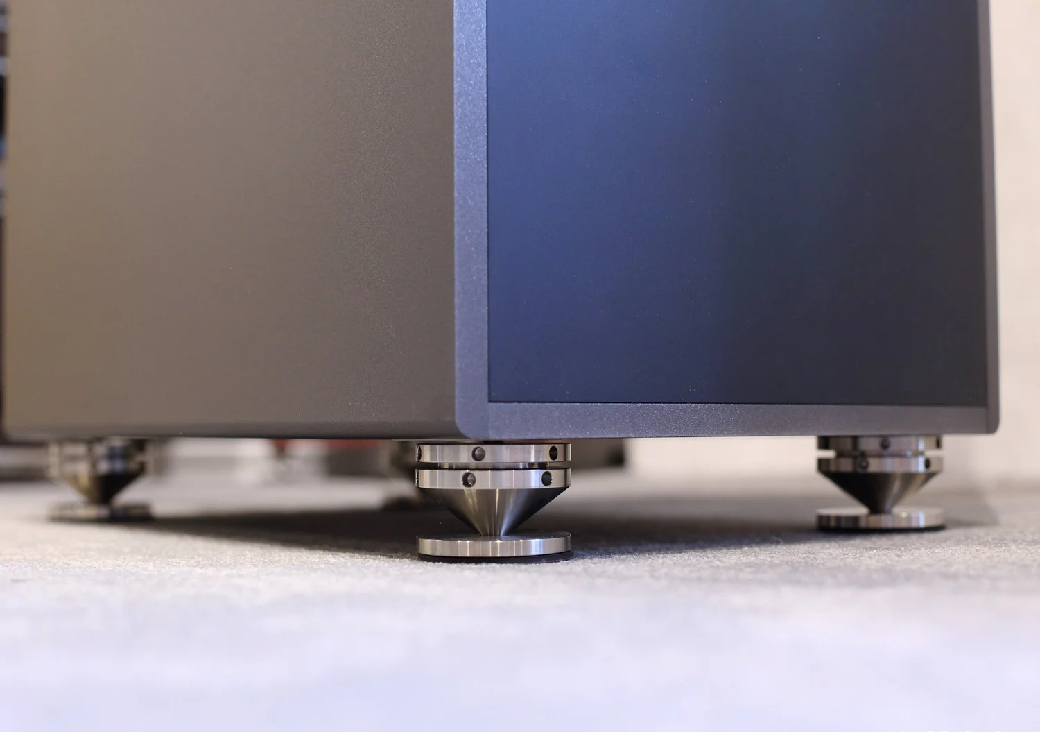 reference ultime three — Stenheim