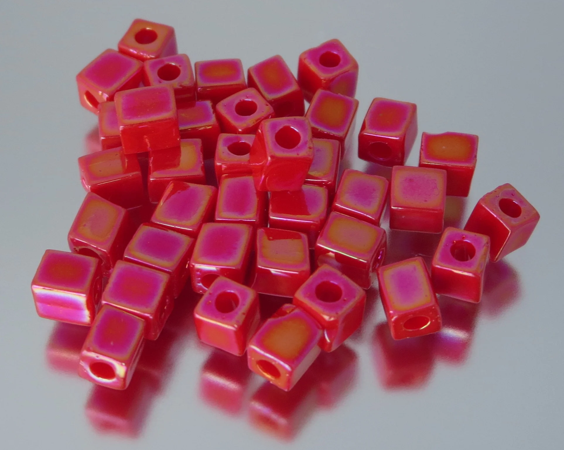 4mm Cube - S/L Gold (#3) — The Buffalo Bead Gallery