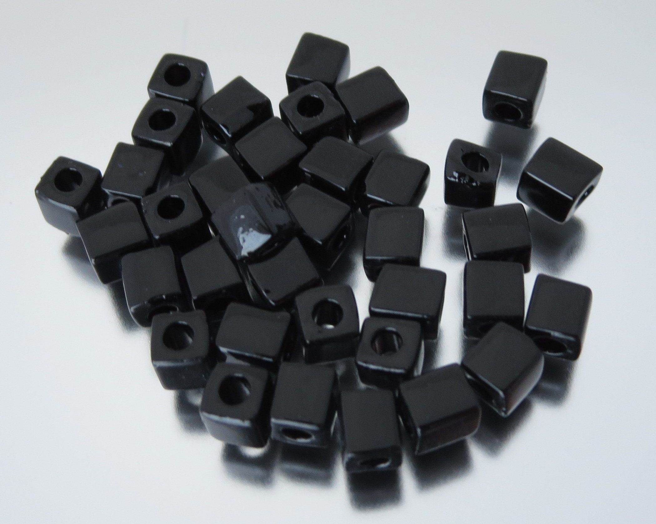 4mm Cube — The Buffalo Bead Gallery