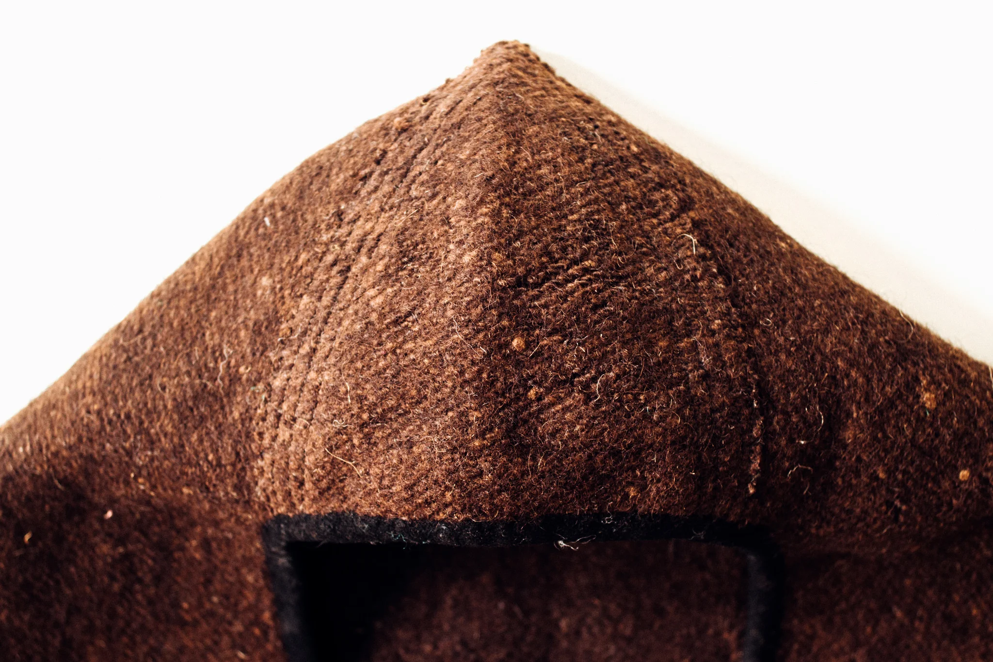 Anatomia de uma capa de burel — Saber Fazer