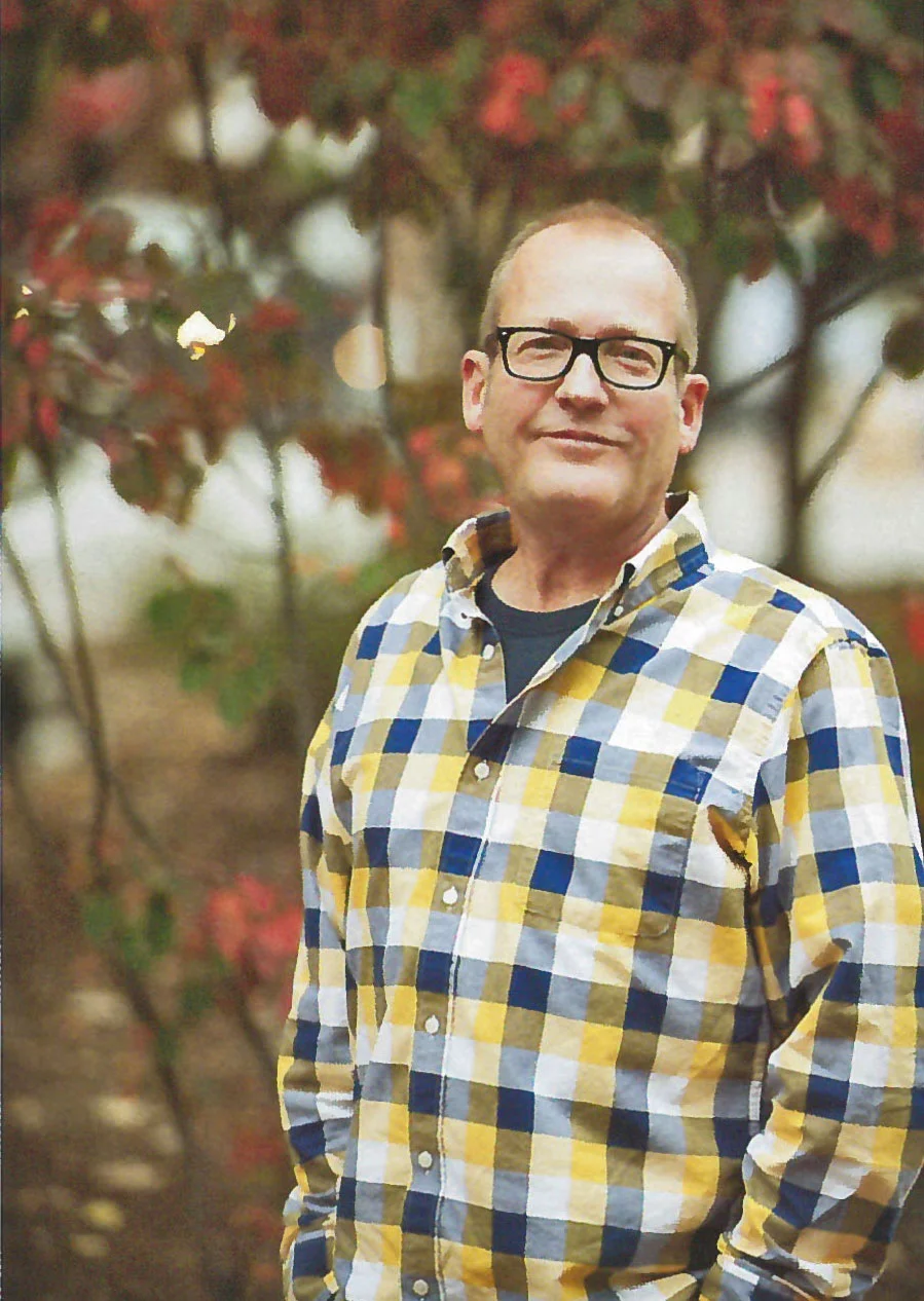 Biography — Wade Zahares