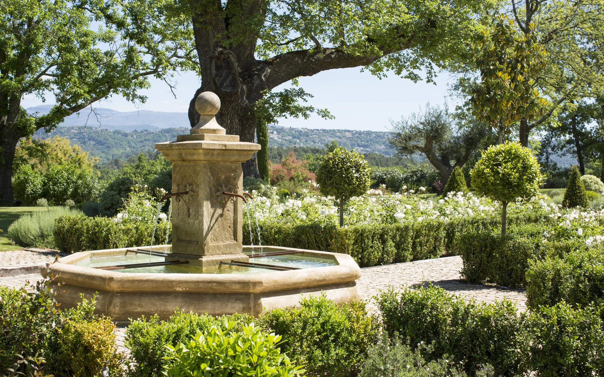 Classical French Design in Cote d'Azur: Country Villa for Rental - Art ...