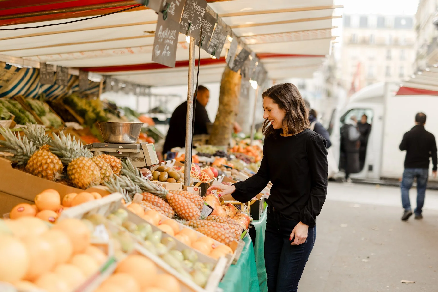 How To Properly Shop at a Paris Outdoor Market — Best Paris Photographer