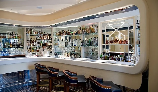 Crossing the Pond for Giggle Juice: English Bars During the American ...