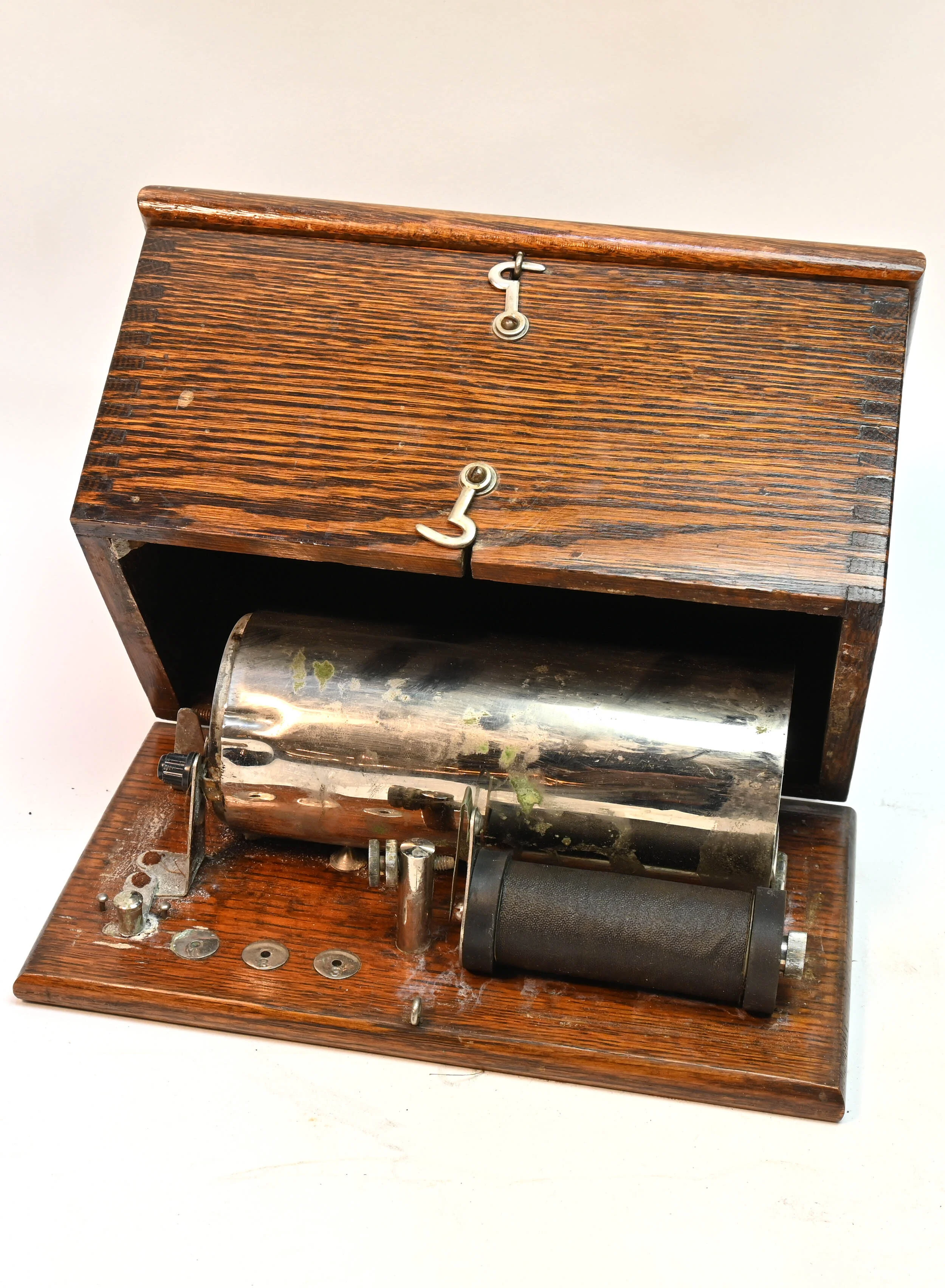 early dry-cell in wood box — ARCHITECTURAL ANTIQUES