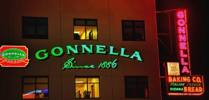 "Bobby G’s | Chicago Sports Bar with Iconic Pizza & Hot Dogs"