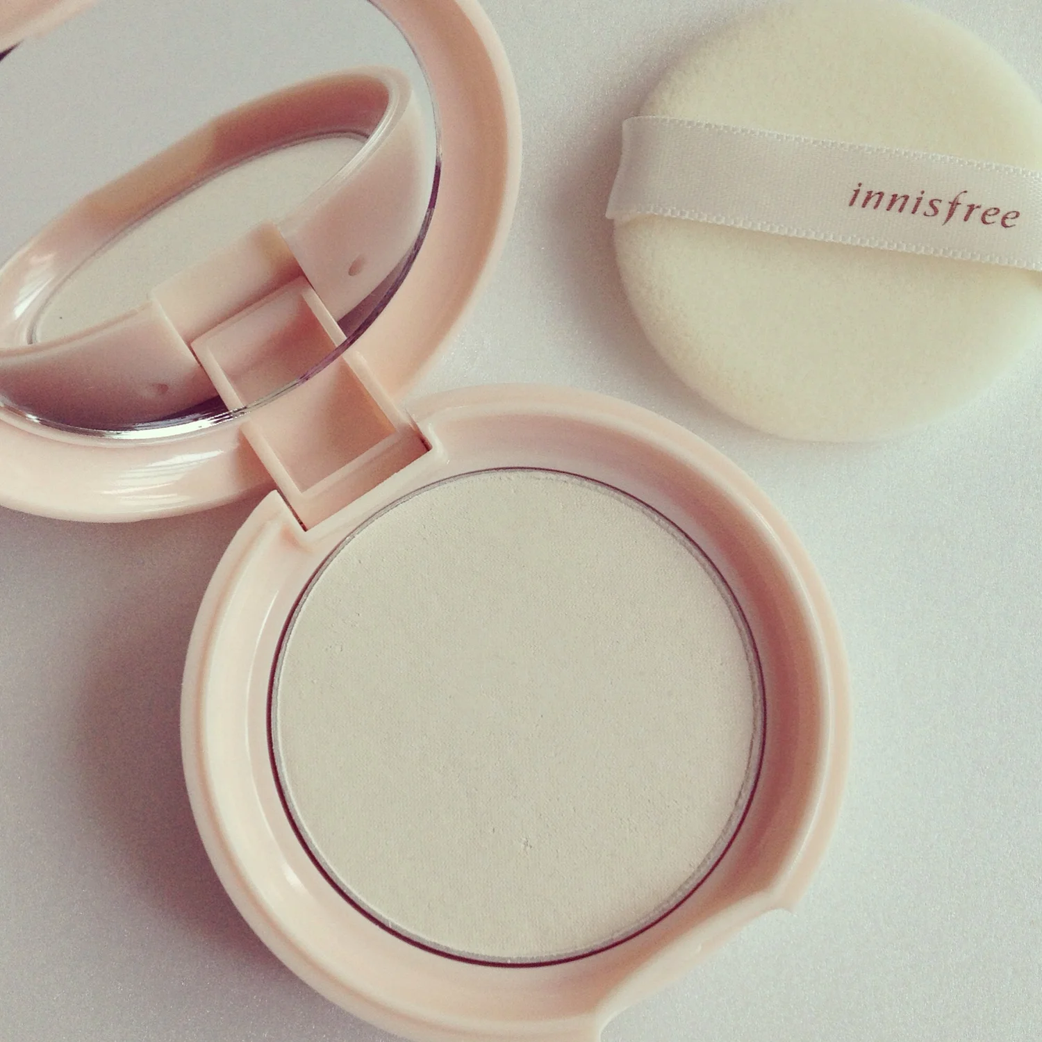 Innisfree Pink Beam Mineral Pact Highlighter {review} — CityGirlSearching