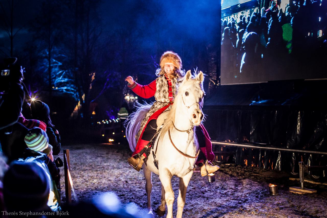 Fridfull jul, magiskt nytt år och glödhett tack — Midvinterglöd