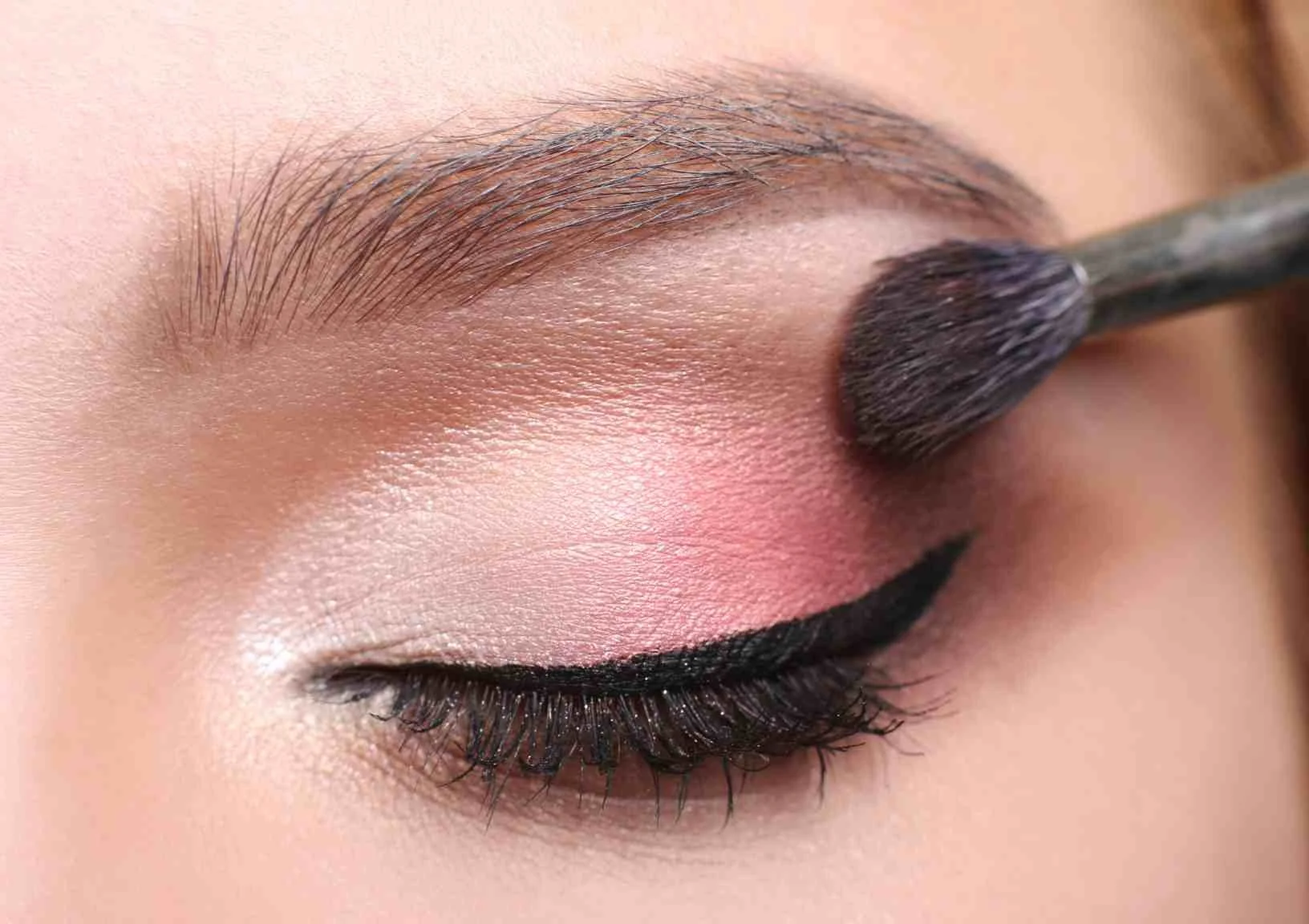 What are Satin and Shimmer Eyeshadow Finishes? — Moody Sisters Skincare