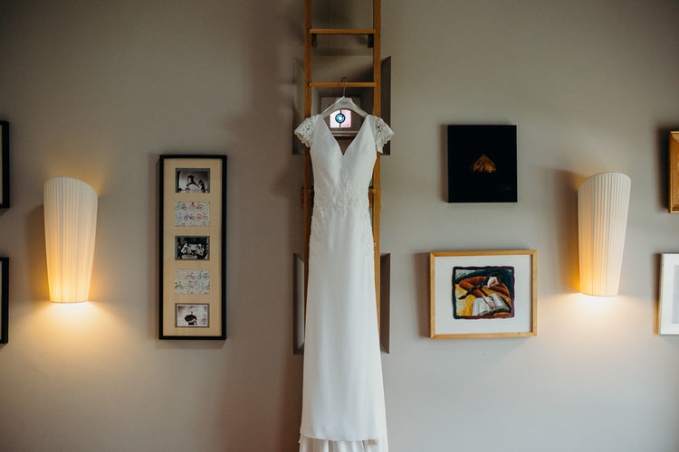 How to photograph a wedding