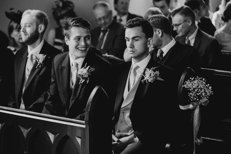 How to photograph a wedding