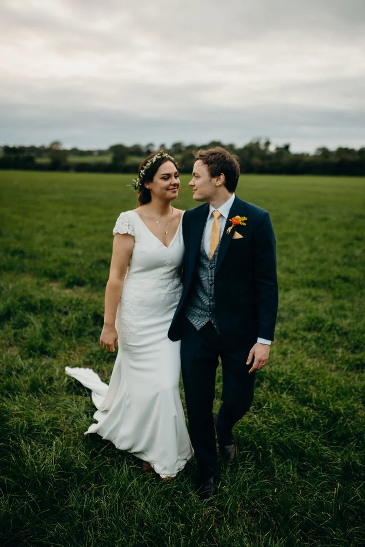 How to photograph a wedding