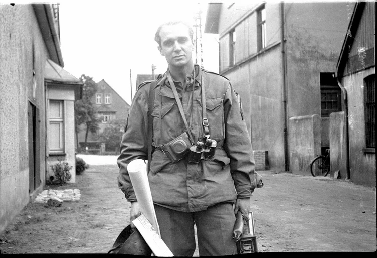 BIOGRAPHICAL NOTES — EARL MAYAN
