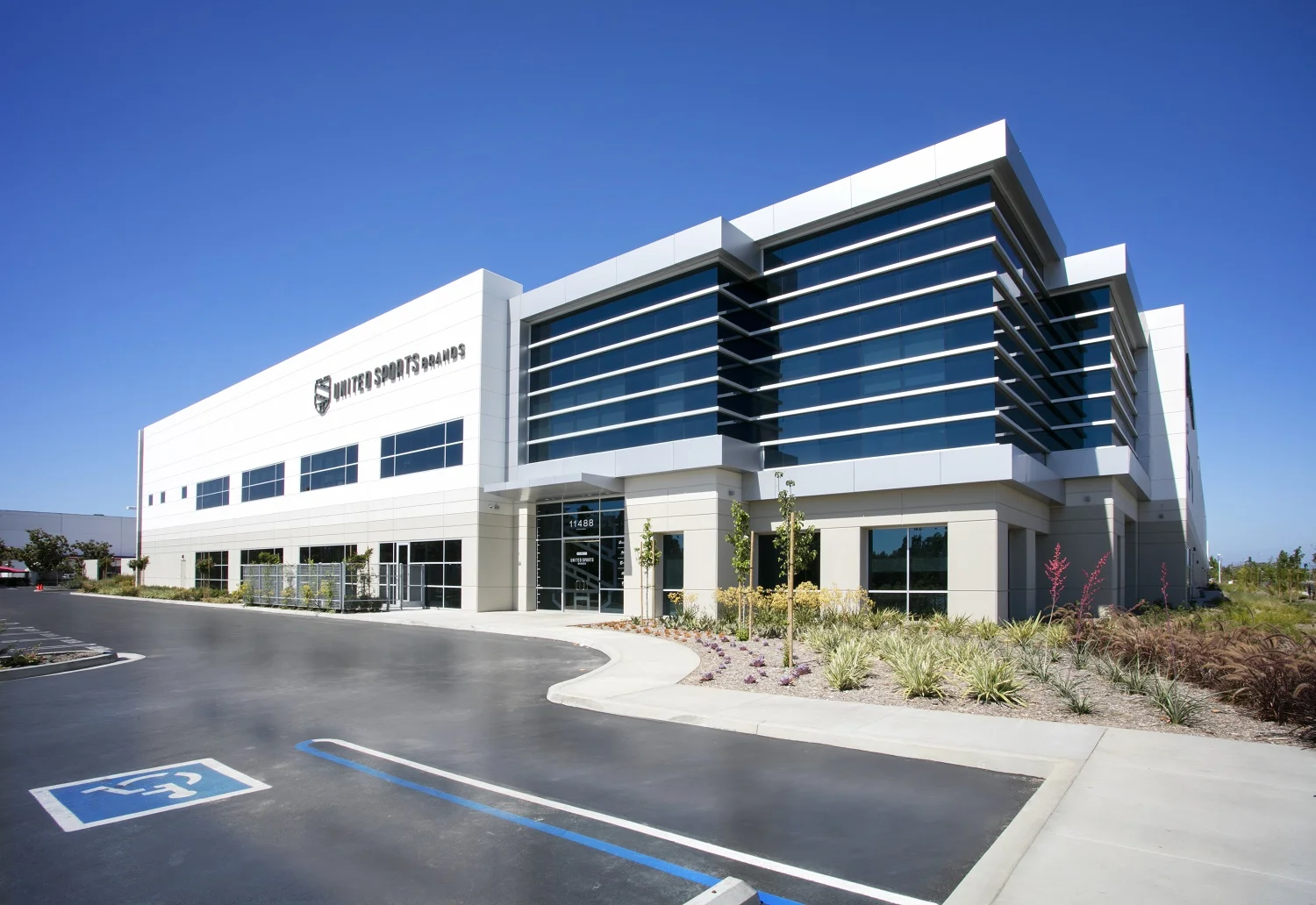 Industrial Corporate Headquarters — DRA Architects