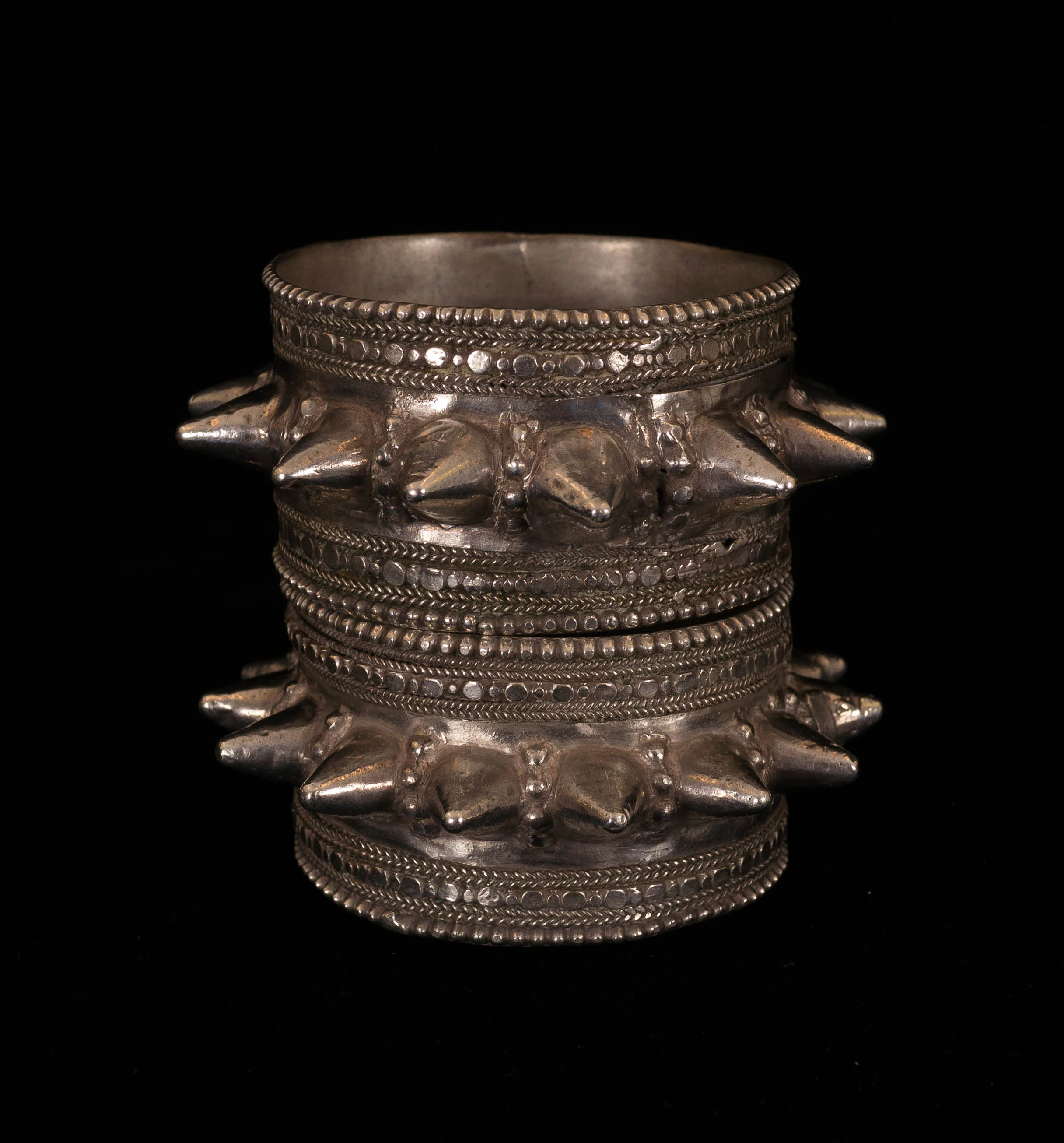 A pair of Omani bracelets, silver, Oman. — Karlsson | Wickman