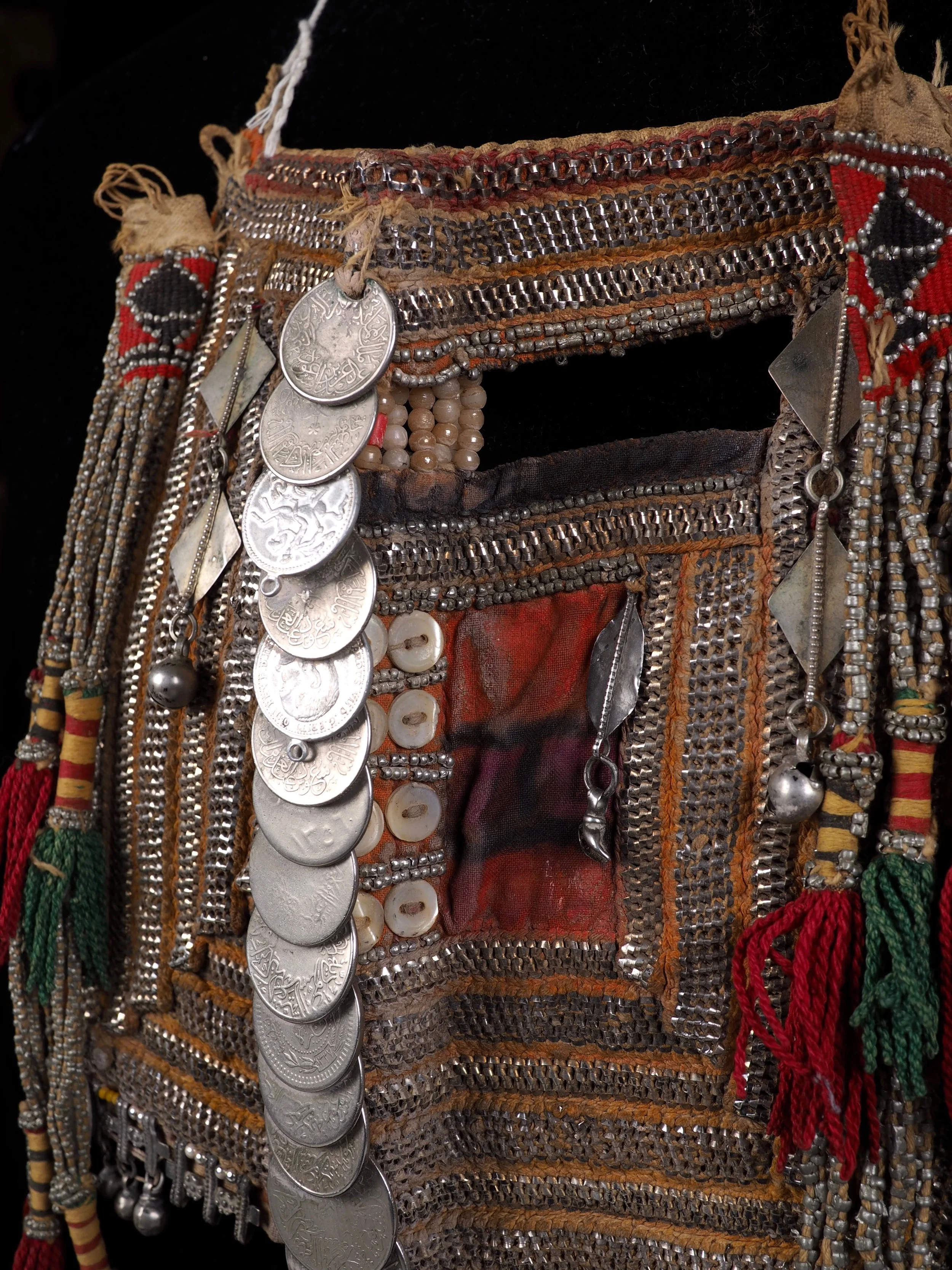 Bedouin wedding veil (mask) Saudi — Karlsson | Wickman
