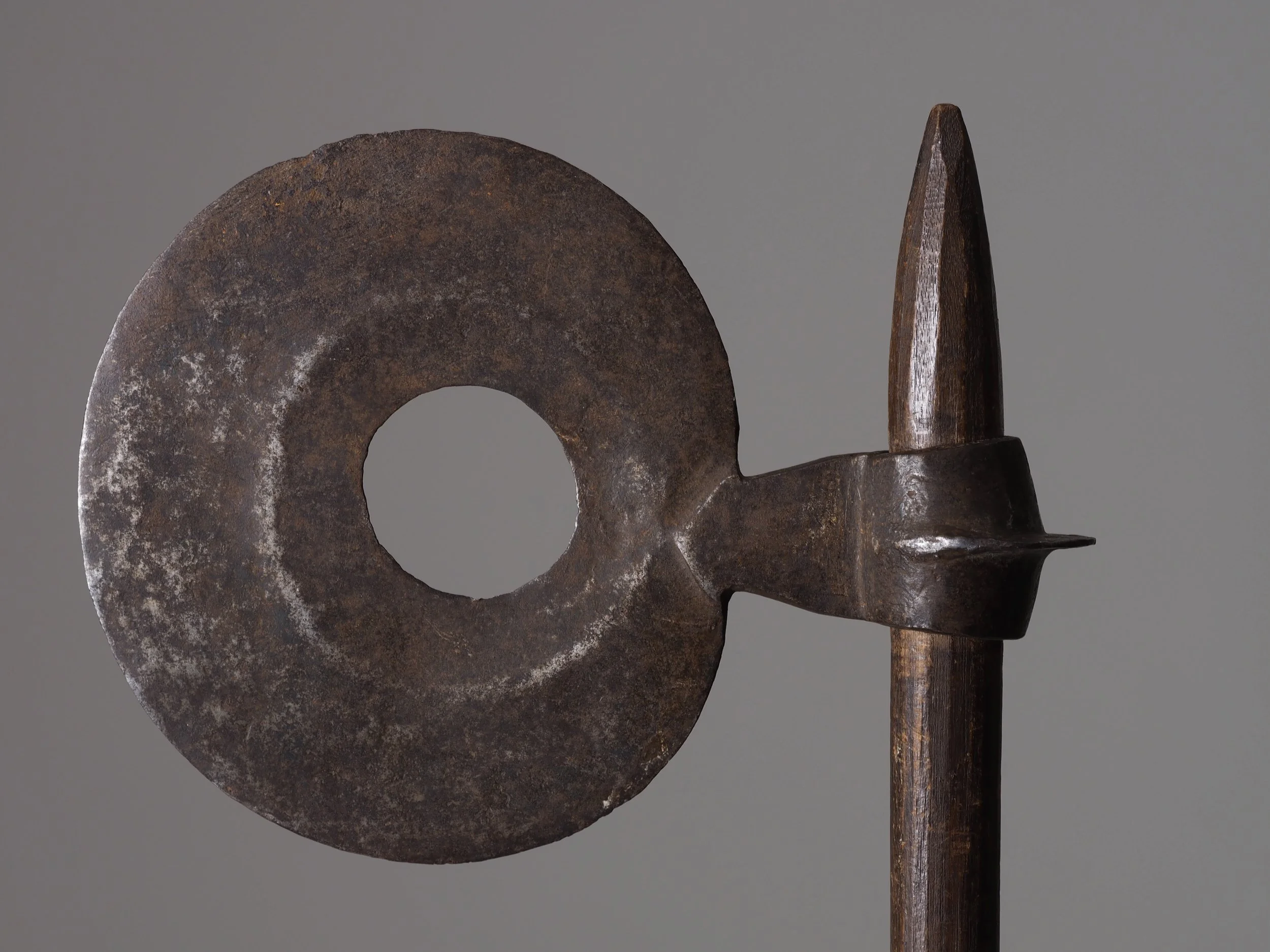 Indian Bullova Axe, very rare circle shaped blade, 19 th C. — Karlsson ...