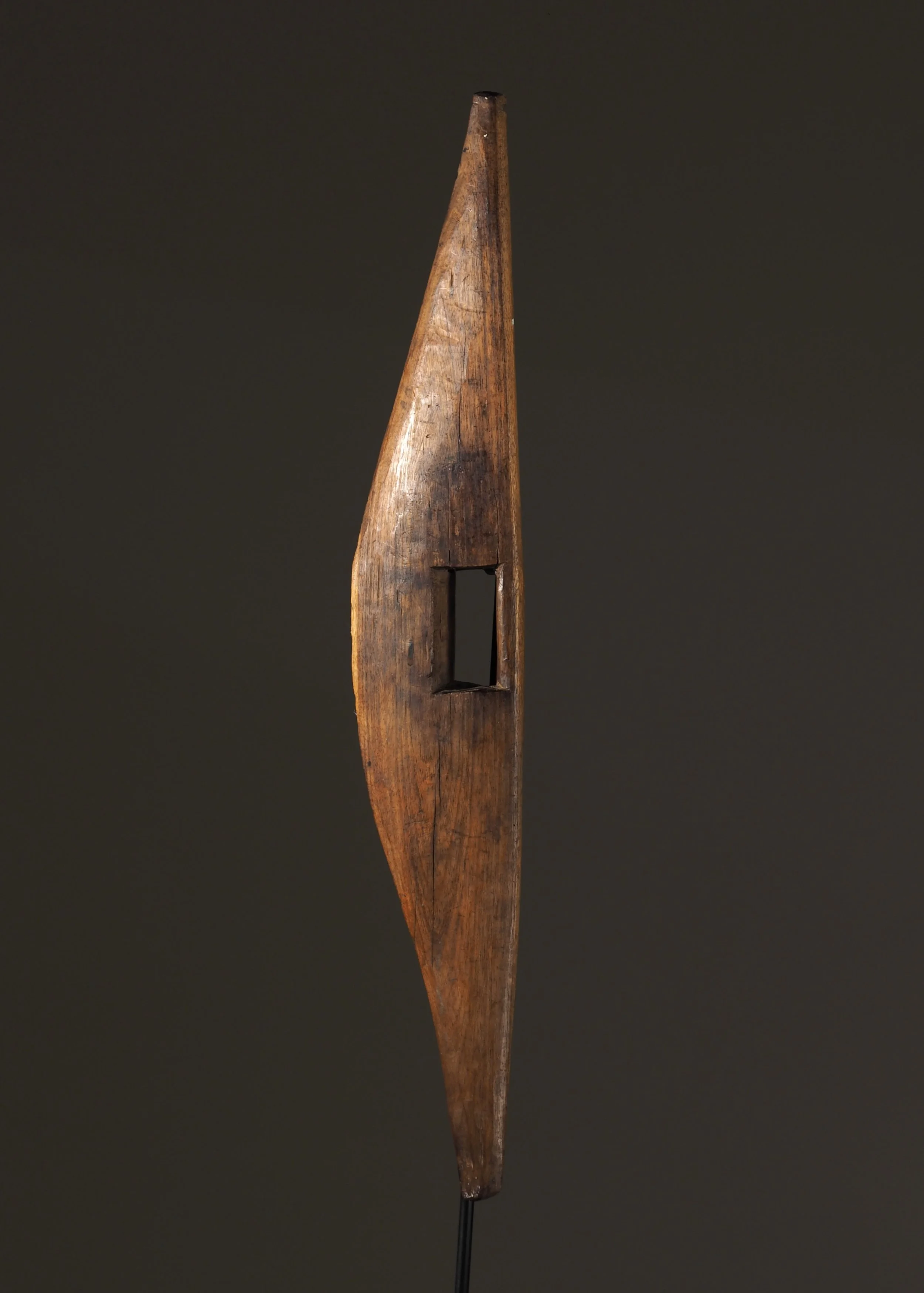 Narrow shield, Wailwan people, New South Wales, Australia — Karlsson ...