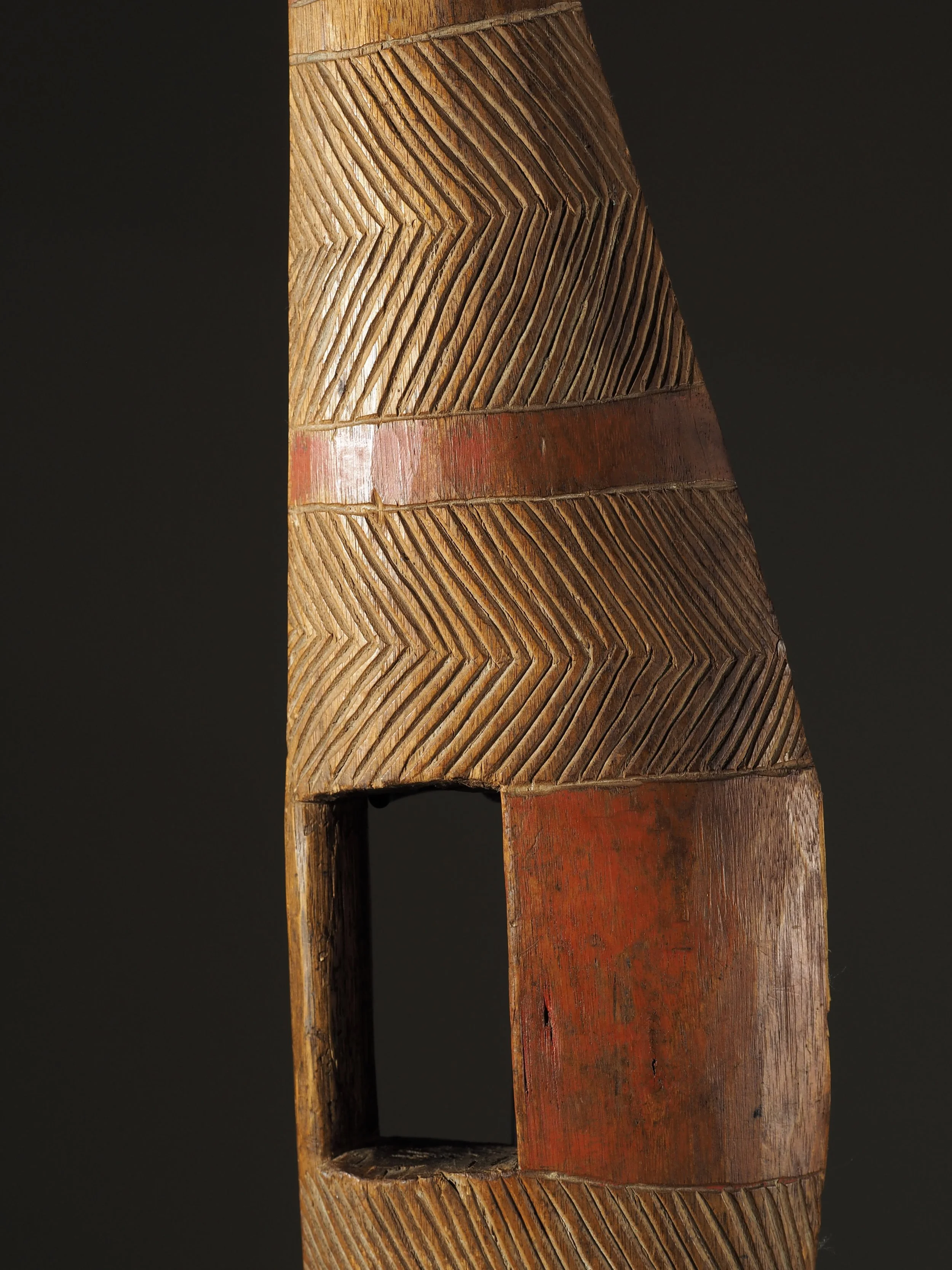 Narrow shield, Wailwan people, New South Wales, Australia — Karlsson ...