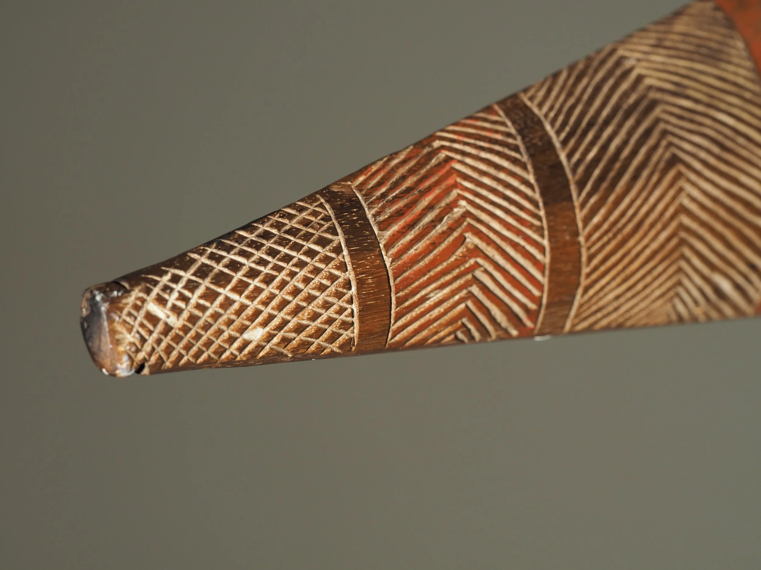 Narrow shield, Wailwan people, New South Wales, Australia — Karlsson ...