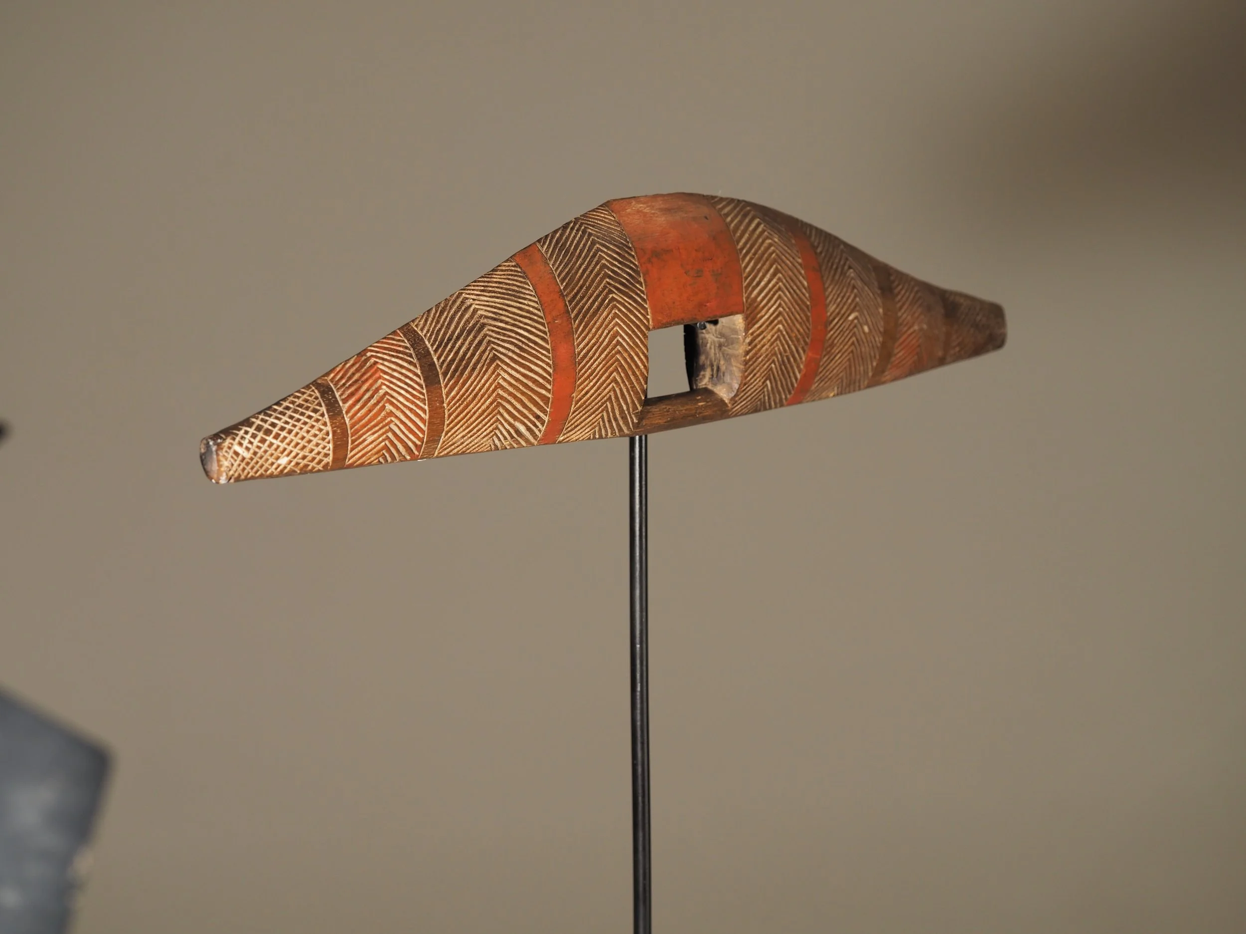 Narrow shield, Wailwan people, New South Wales, Australia — Karlsson ...