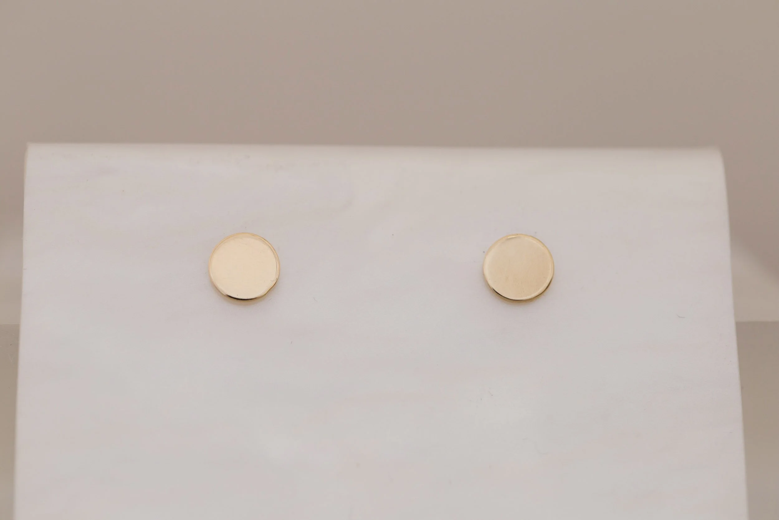 6 mm Gold Disc Earrings | 14k Recycled Gold — Mineralogy