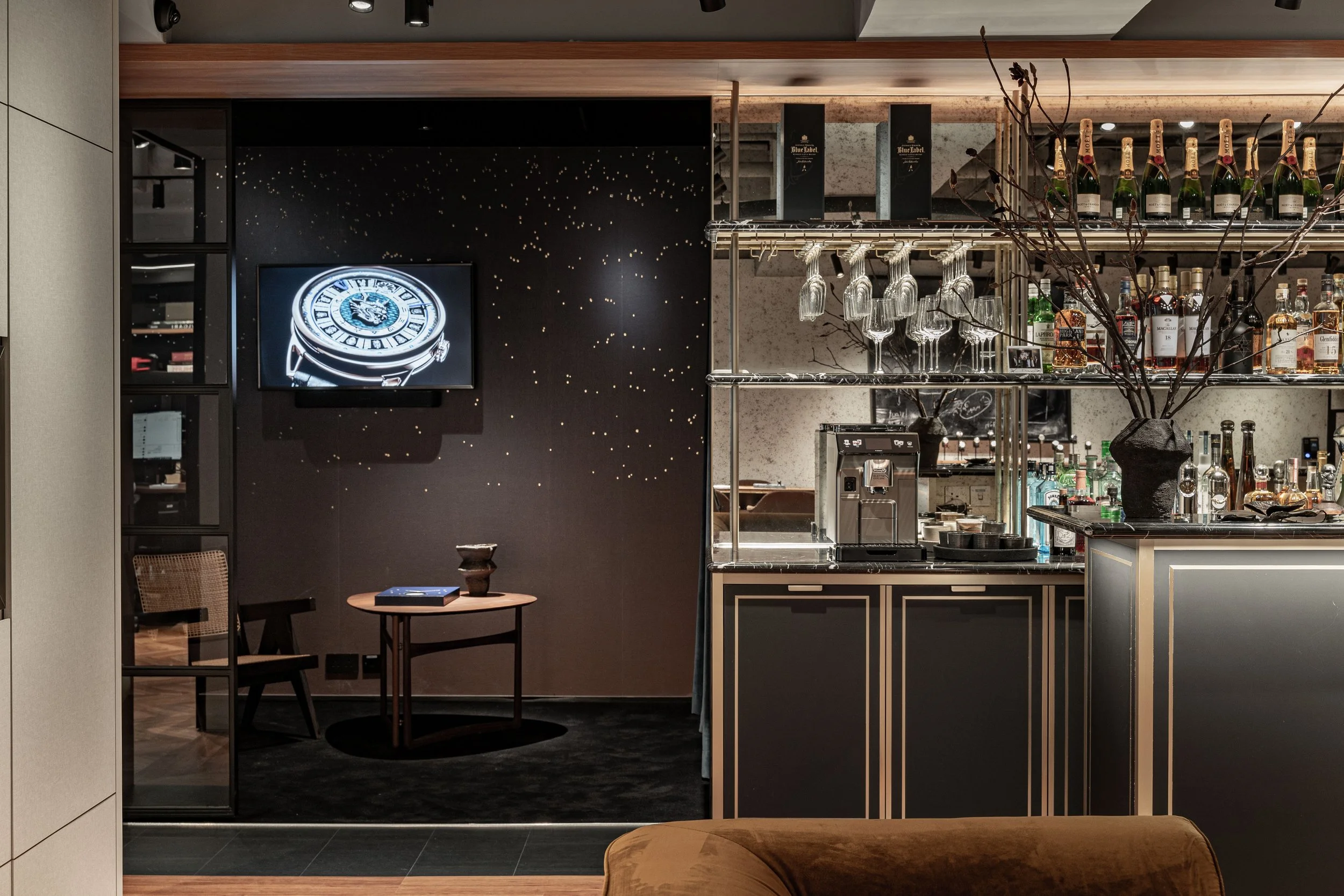 Unveiling the De Bethune Lounge and 1916 Company Watch Collectors Salon ...