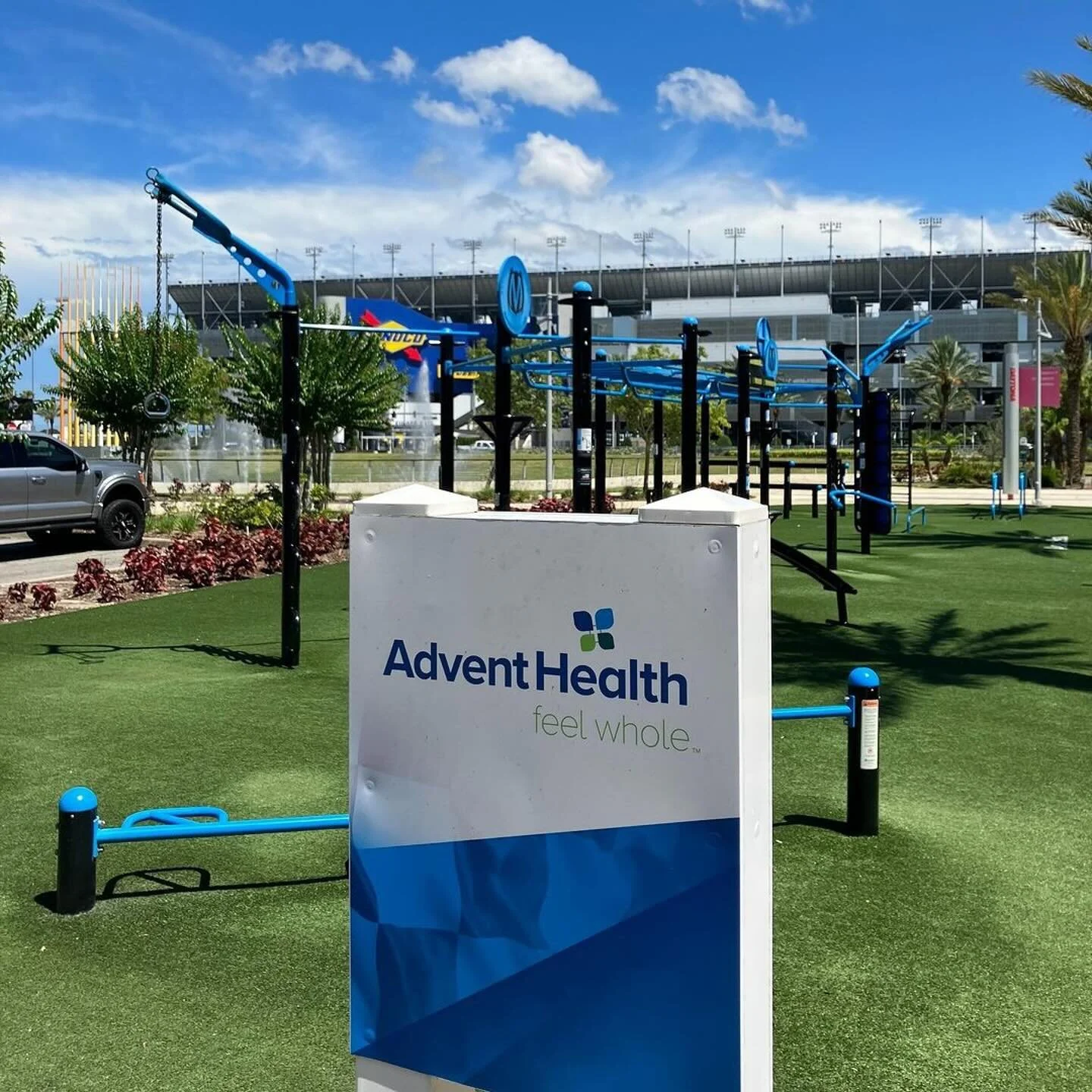 New Ergo Grip Pull-up Bar Design For Outdoor Functional Fitness Station ...