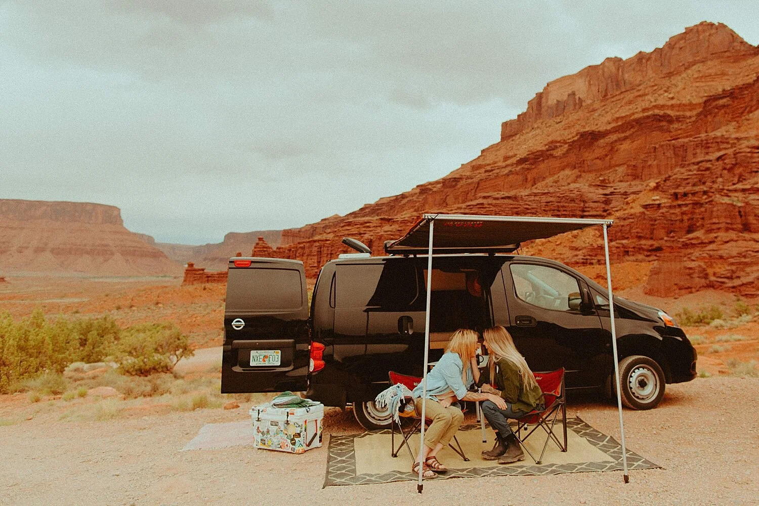 Moab Vanlife Couples Session // Moab, UT // Bryce & Larissa — Oregon ...
