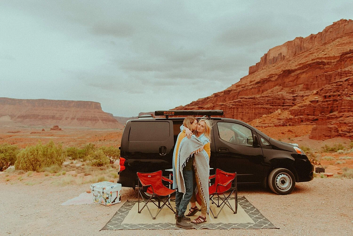 Moab Vanlife Couples Session // Moab, UT // Bryce & Larissa — Oregon ...