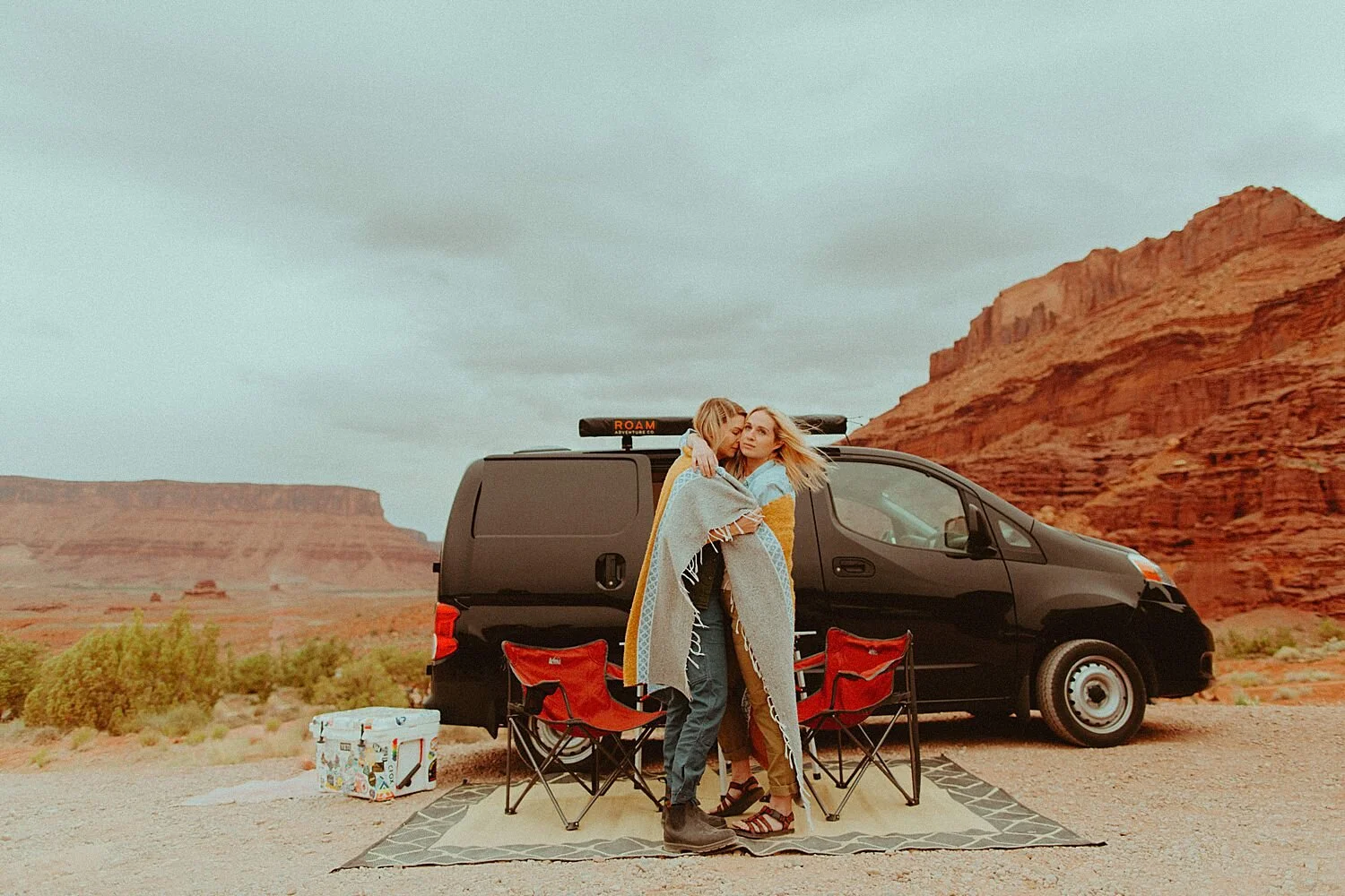 Moab Vanlife Couples Session // Moab, UT // Bryce & Larissa — Oregon ...