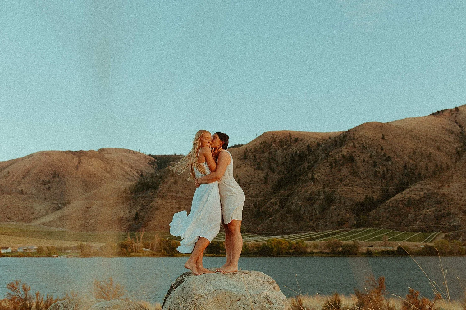 Lake Chelan Orchard Engagement Session // Chelan, WA — Oregon Wedding ...