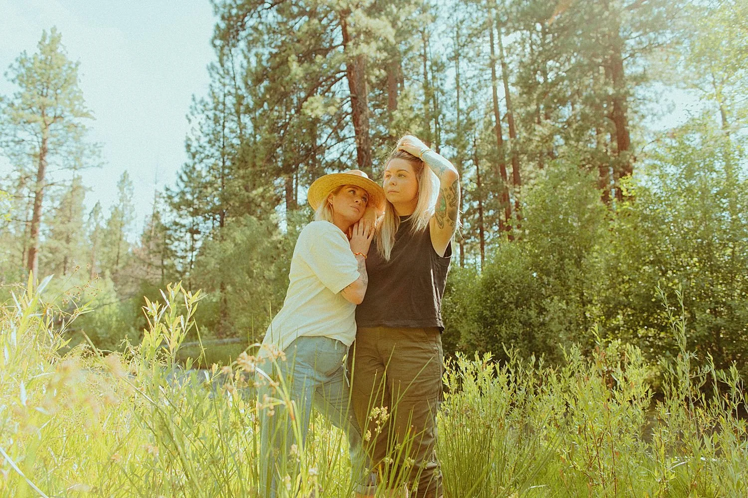 Central Oregon River Picnic Couples Session // Bend, OR — Oregon ...