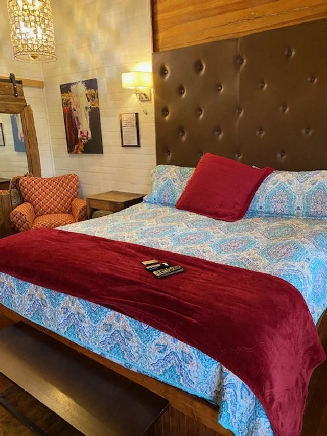 The Southern Comfort Room — The Old Storehouse Inn