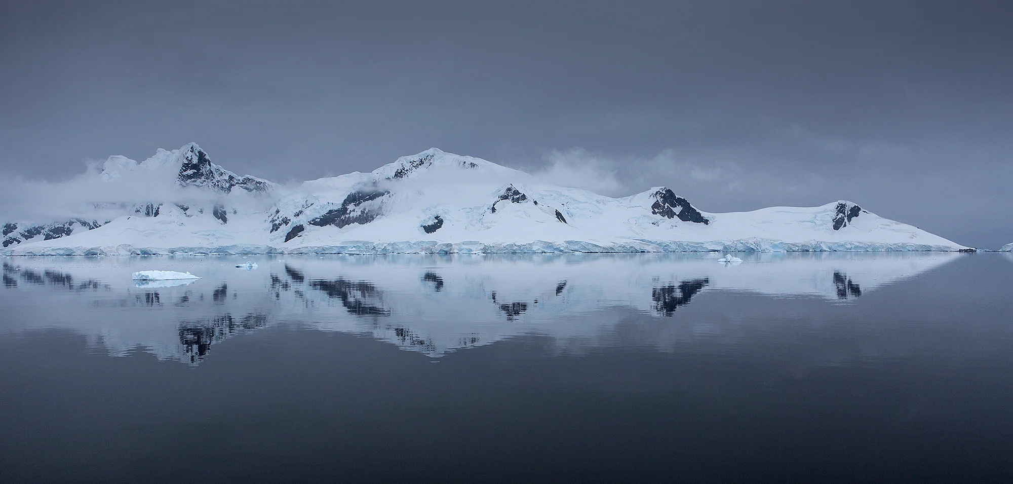 GAVIN BURNETT Freelance Travel Photographer