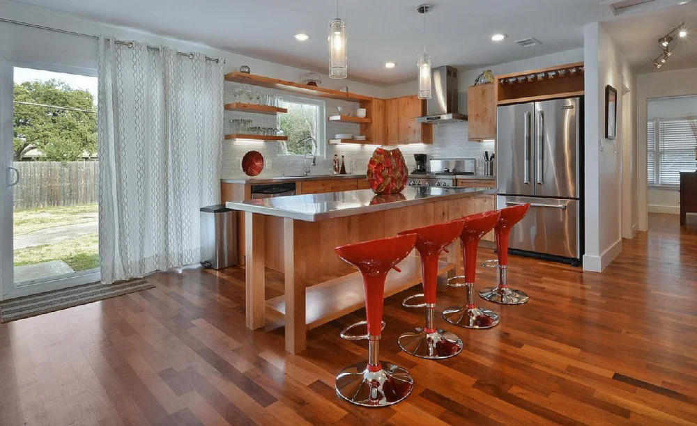 Austin SoCo Bungalow — LocationsHub