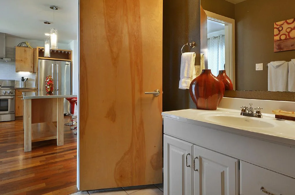 Austin SoCo Bungalow — LocationsHub