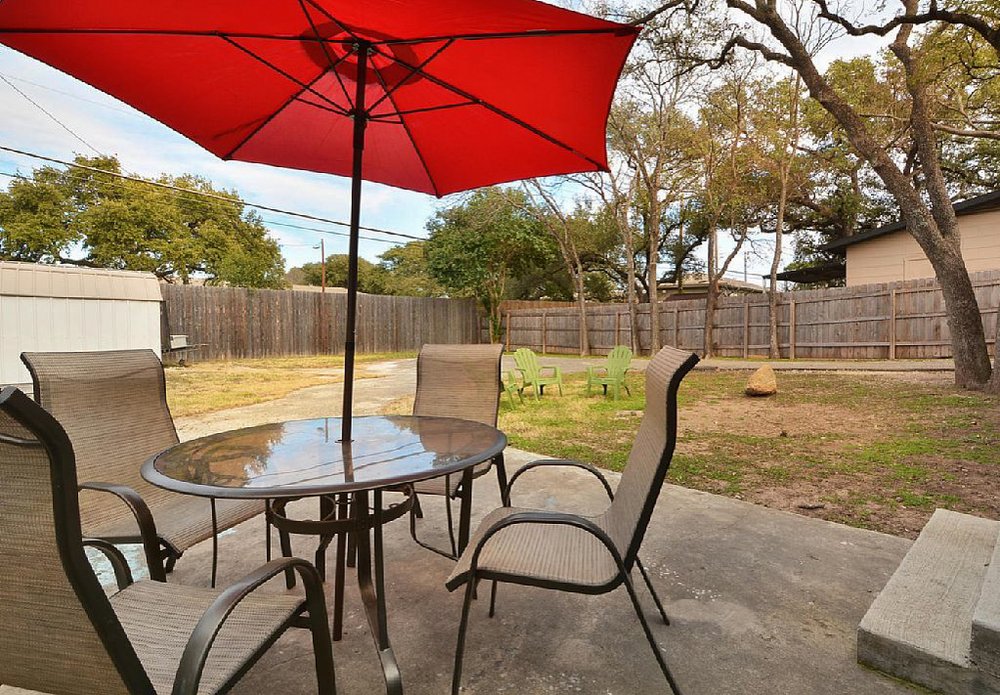 Austin SoCo Bungalow — LocationsHub