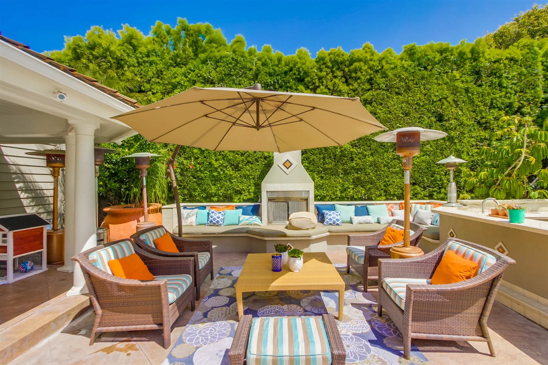 FEATURED LOCATION: Redondo Beach House — LocationsHub