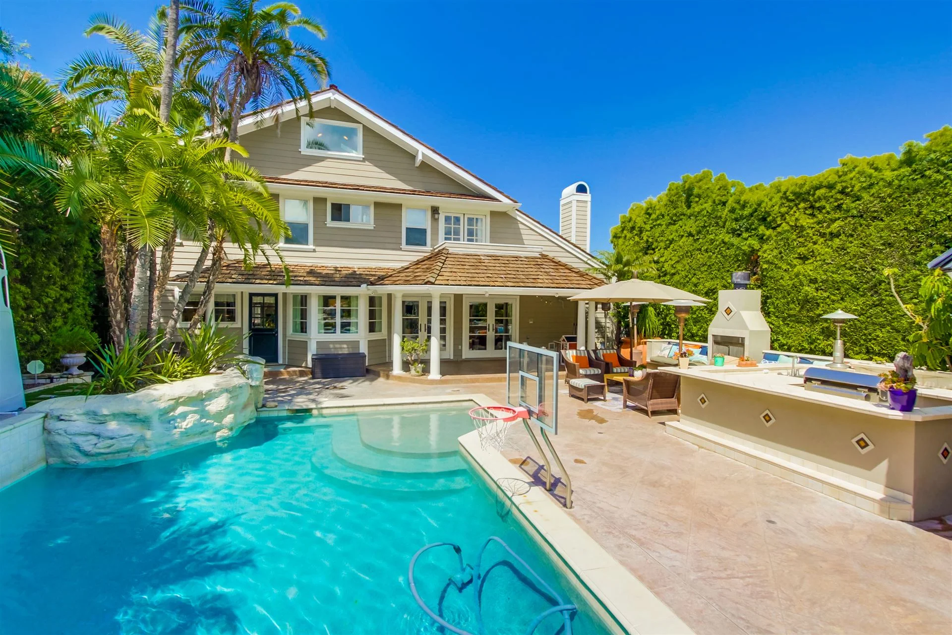FEATURED LOCATION: Redondo Beach House — LocationsHub