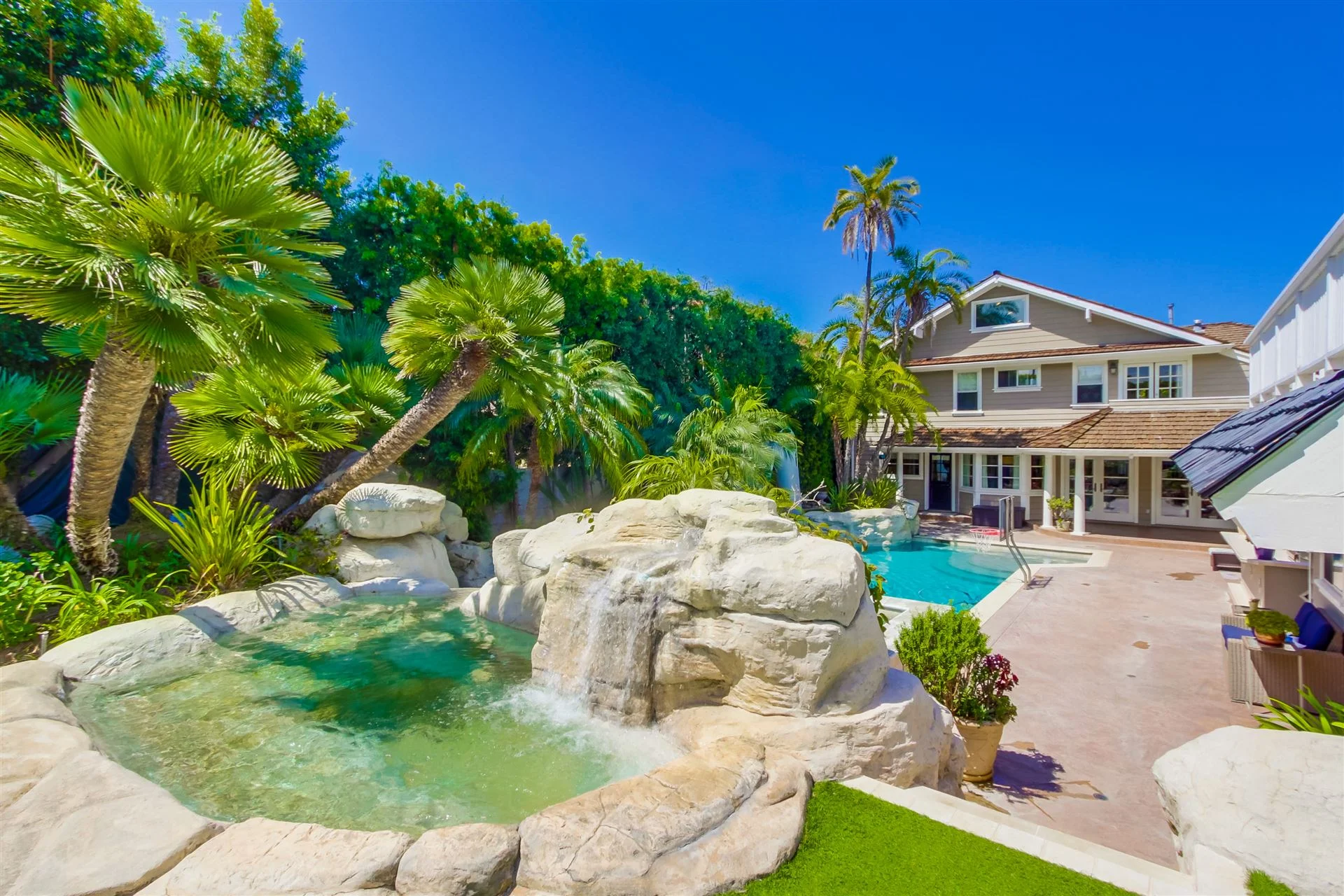 FEATURED LOCATION: Redondo Beach House — LocationsHub