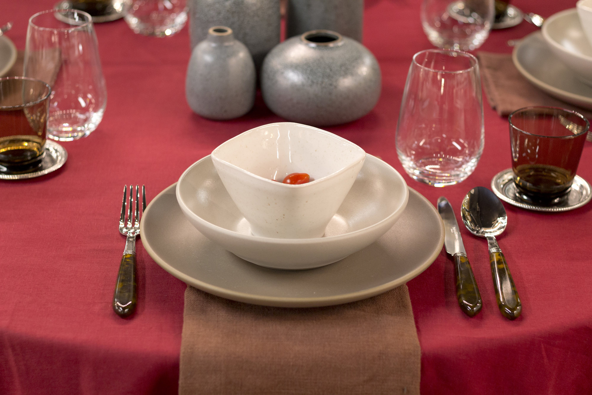 Weekly Table Setting: Cozy Red Farmhouse Decor — Didriks