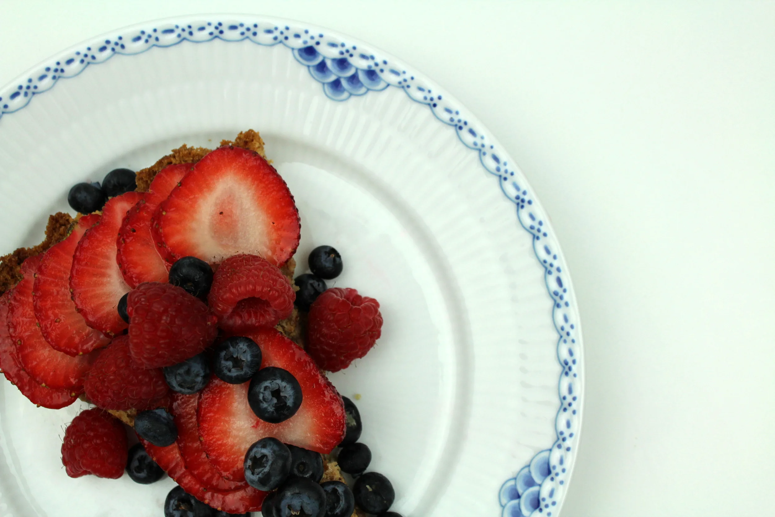 A patriotic tart ft. Revol bakeware and Royal Copenhagen dinnerware ...