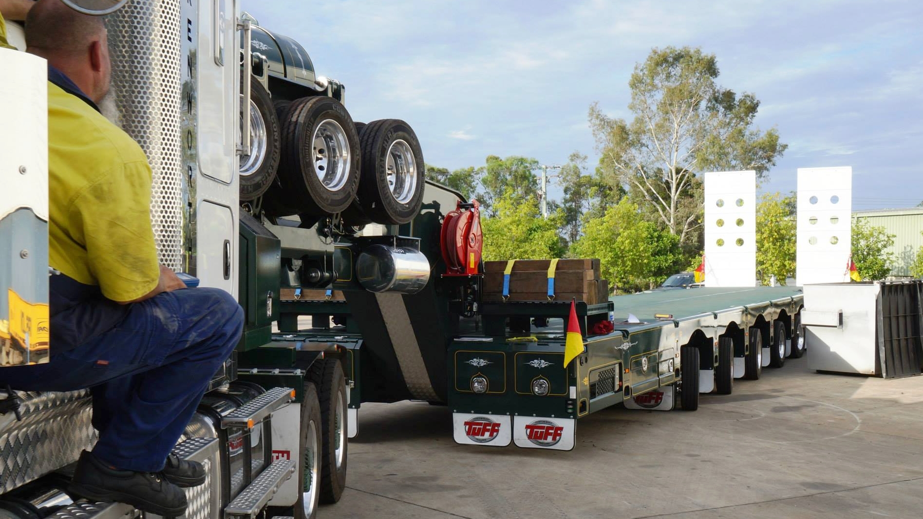 Steerable Low Loaders — Tuff Trailers