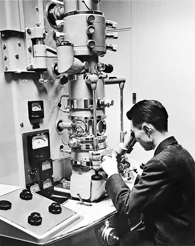 How a Textile Merchant Became the Father of Microscopy — Science ...